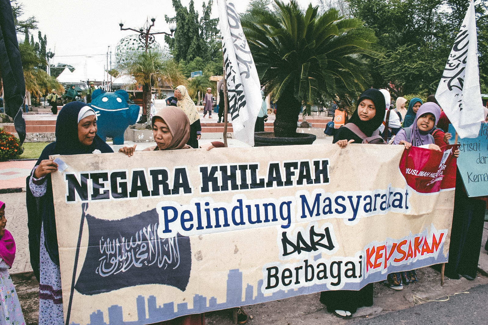 Pantaskah Indonesia Menjadi Negara Khilafah? - PinterPolitik.com