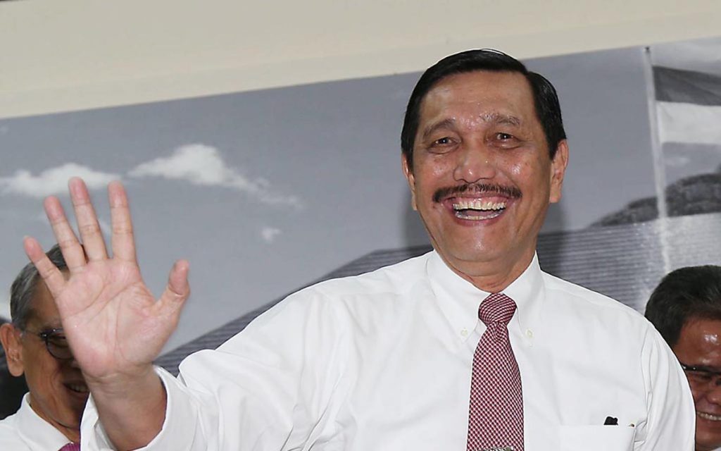 Luhut, Menteri Paling Repot? - PinterPolitik.com