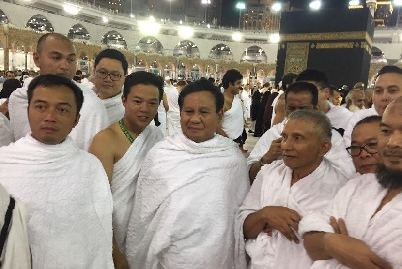 Prabowo dan Politisasi Umroh - PinterPolitik.com