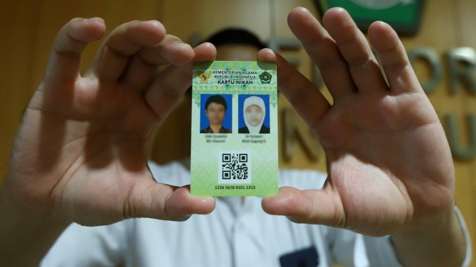 Kartu Nikah, e-KTP Dua Periode - PinterPolitik.com
