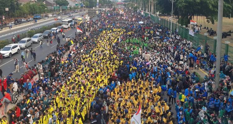 Di Balik Kampus Larang Mahasiswa Demo - PinterPolitik.com