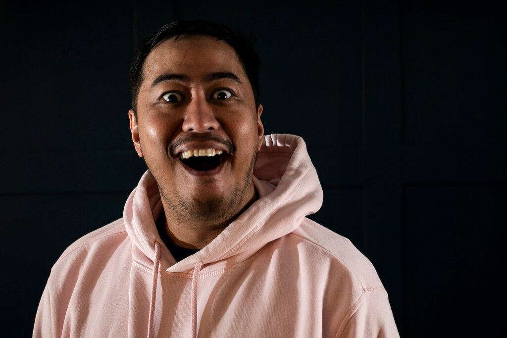 Pandji Pragiwaksono dalam Comparison Trap?