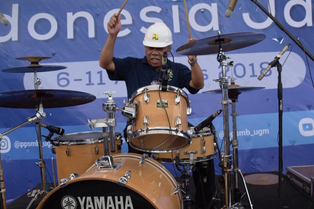 Menteri Basuki Jadi Drummer Kotak