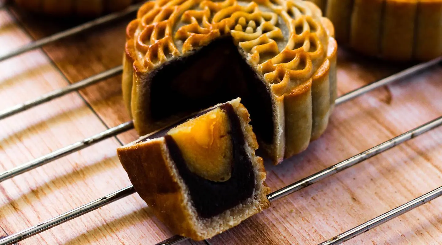 Kue Bulan, Simbol Keberuntungan dan Kemakmuran