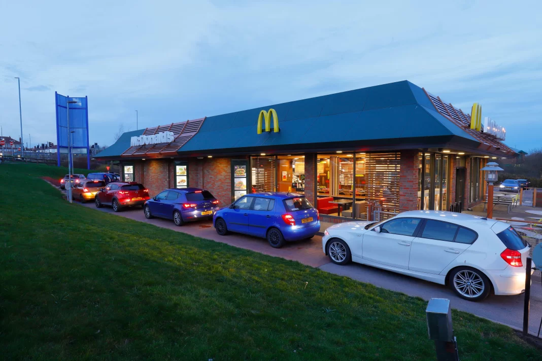 In-Depth Sistem Order Makanan Drive-Thru