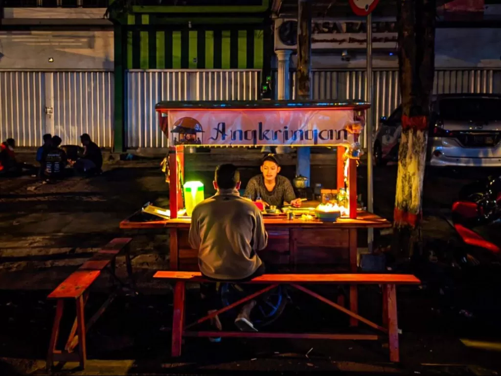 Filosofi di Balik Kesederhanaannya Angkringan